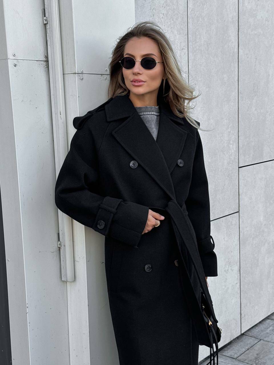 Coat PATI color is black